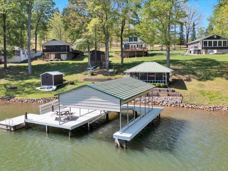 SML Getaway - Lake Retreat