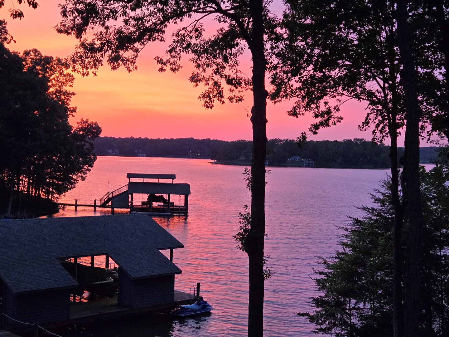 Sunset Serenity - Lake Retreat