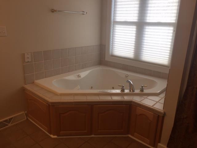 Dixie Living - Lake Retreat