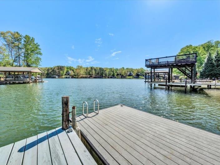 SML Getaway - Lake Retreat