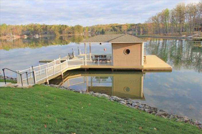 Dixie Living - Lake Retreat